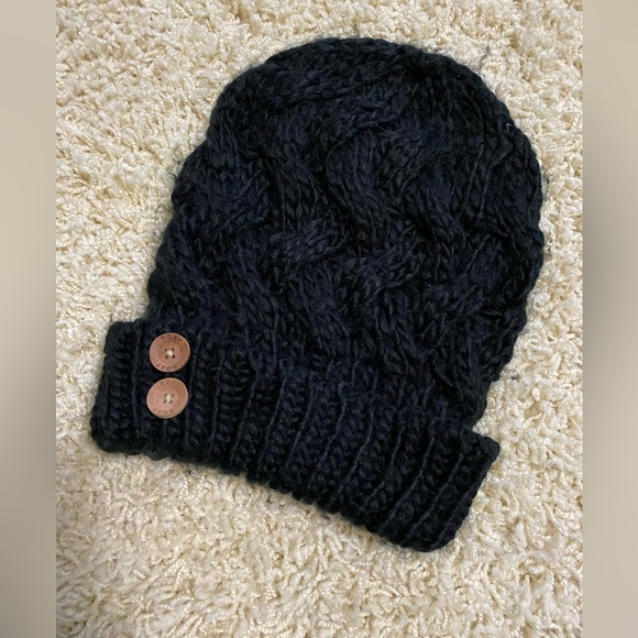 Roxy | Accessories | Roxy Winter Slouch Hat With Buttons | Poshmark